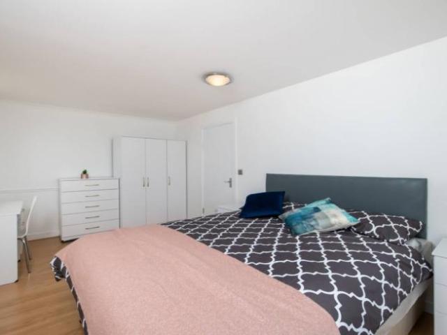 For Rent 4 Bedroom Shared Living/roommate London London DLS95119403