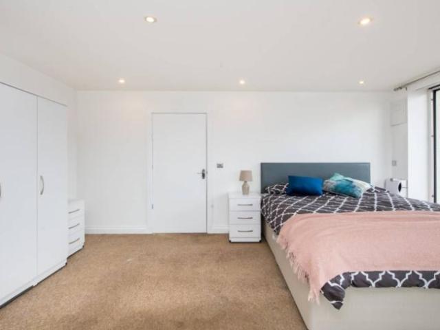 For Rent 4 Bedroom Shared Living/roommate London London DLS95119602