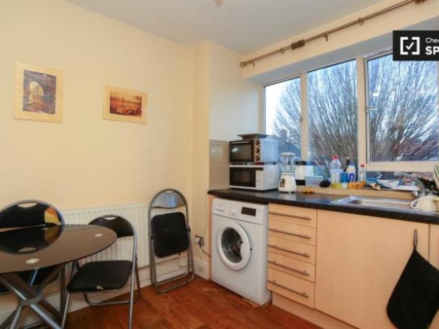 For Rent 4 Bedroom Shared Living/roommate London London DLS98385935