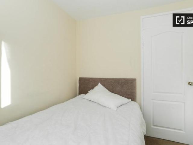 For Rent 4 Bedroom Shared Living/roommate London London DLS99724719