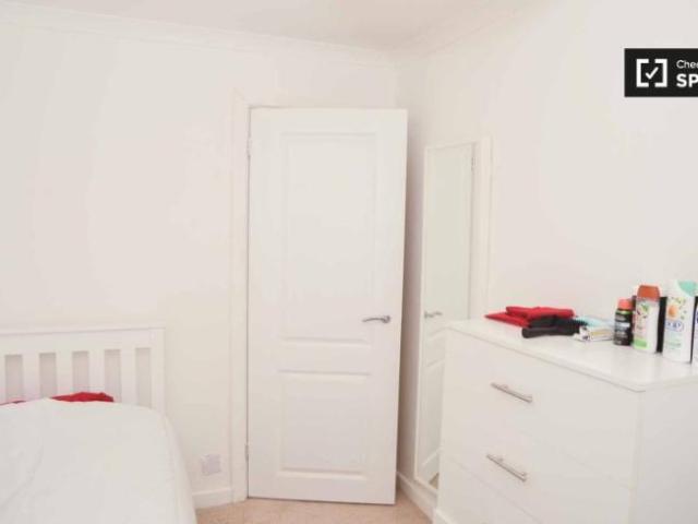 For Rent 4 Bedroom Shared Living/roommate London London DLS99724797