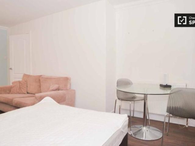 For Rent 4 Bedroom Shared Living/roommate London London DLS99724936