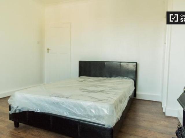 For Rent 4 Bedroom Shared Living/roommate London London DLS99724940