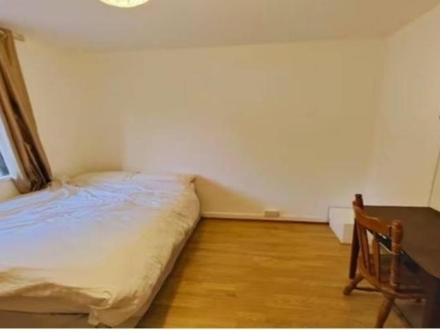 For Rent 4 Bedroom Shared Living/roommate London London DS90244129