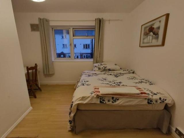For Rent 4 Bedroom Shared Living/roommate London London DS90244130