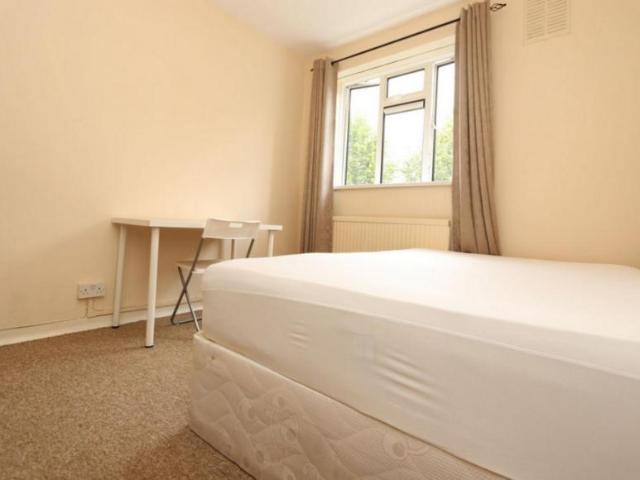 For Rent 4 Bedroom Shared Living/roommate London London DS90559264