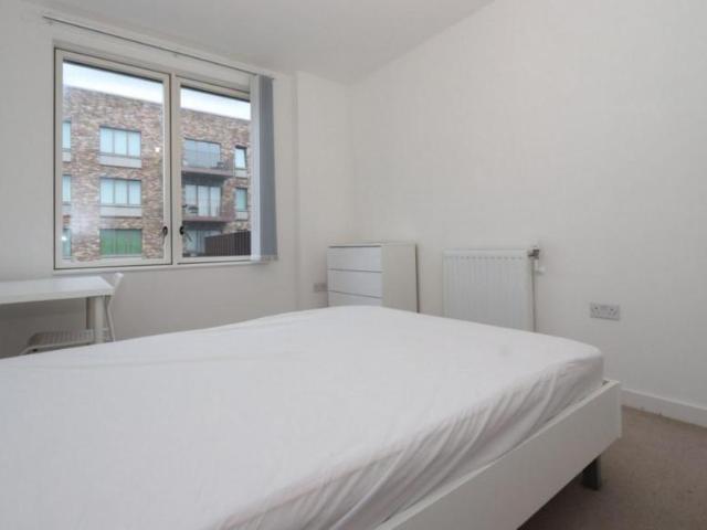 For Rent 4 Bedroom Shared Living/roommate London London DS90559279