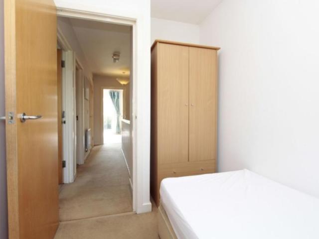 For Rent 4 Bedroom Shared Living/roommate London London DS90559347