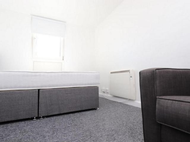 For Rent 4 Bedroom Shared Living/roommate London London DS90559367