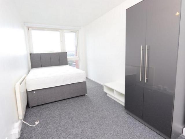 For Rent 4 Bedroom Shared Living/roommate London London DS90559369