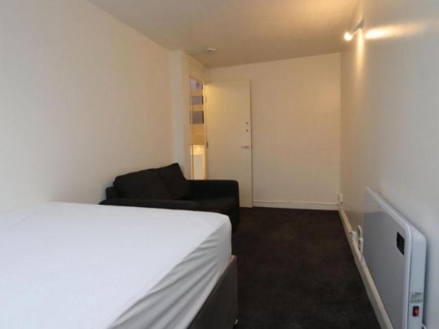 For Rent 4 Bedroom Shared Living/roommate London London DS90559381