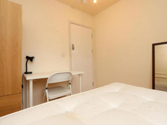 For Rent 4 Bedroom Shared Living/roommate London London DS90559387