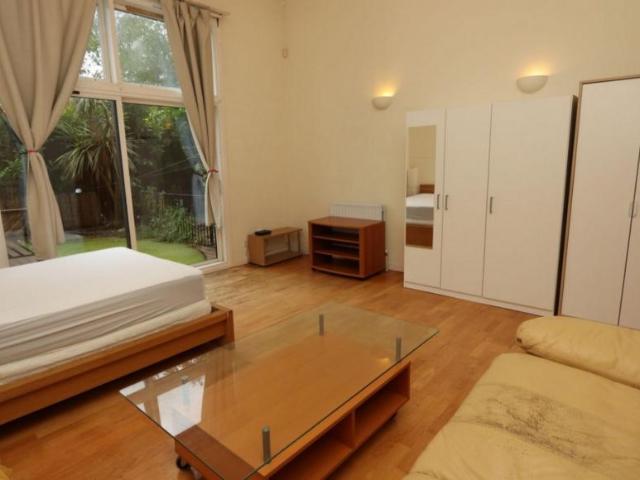 For Rent 4 Bedroom Shared Living/roommate London London DS90559395