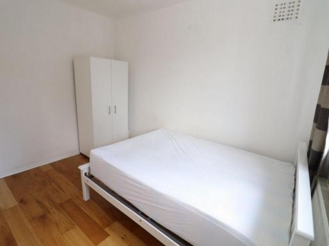 For Rent 4 Bedroom Shared Living/roommate London London DS90559331