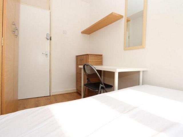 For Rent 4 Bedroom Shared Living/roommate London London DS90559453