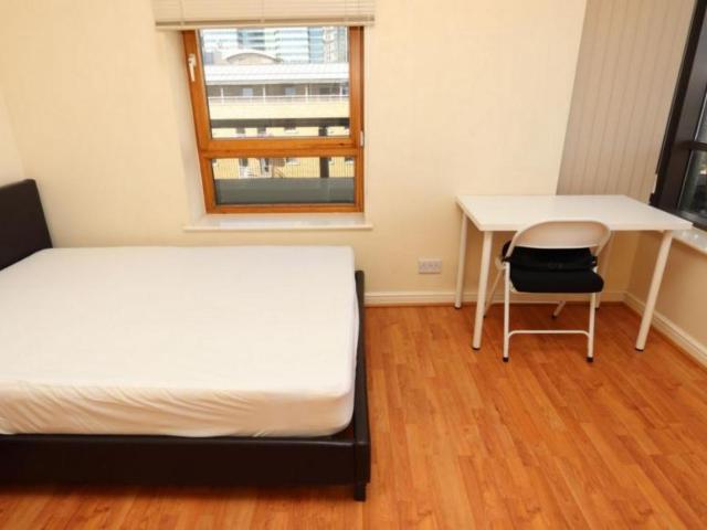 For Rent 4 Bedroom Shared Living/roommate London London DS90559495
