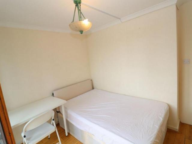 For Rent 4 Bedroom Shared Living/roommate London London DS90559419