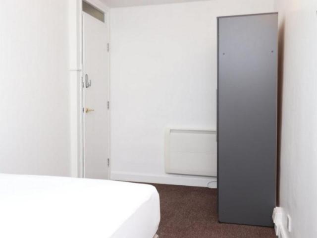 For Rent 4 Bedroom Shared Living/roommate London London DS90559566