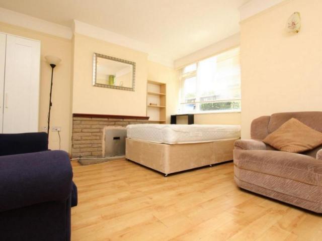 For Rent 4 Bedroom Shared Living/roommate London London DS90559570