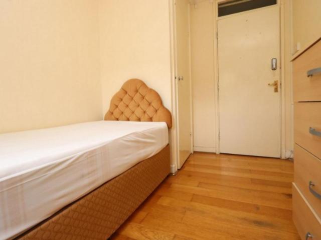 For Rent 4 Bedroom Shared Living/roommate London London DS90559591