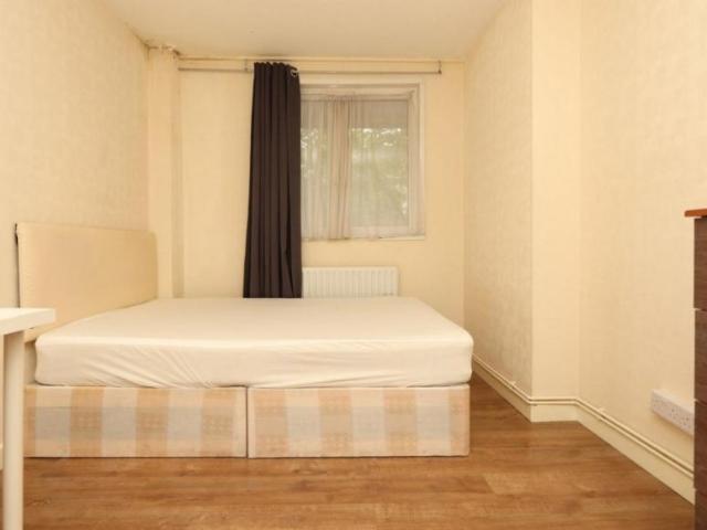For Rent 4 Bedroom Shared Living/roommate London London DS90559528