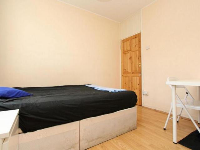 For Rent 4 Bedroom Shared Living/roommate London London DS90559531