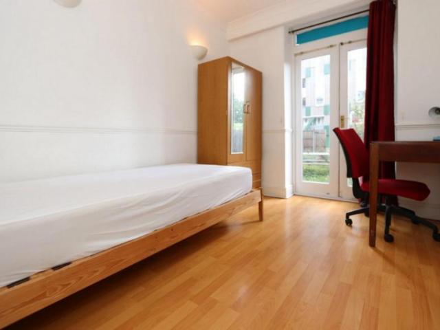 For Rent 4 Bedroom Shared Living/roommate London London DS90559537