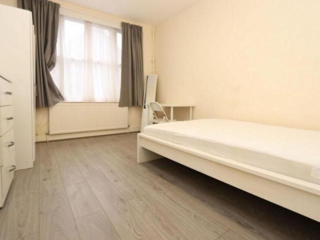 For Rent 4 Bedroom Shared Living/roommate London London DS90559536
