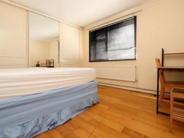 For Rent 4 Bedroom Shared Living/roommate London London DS90559648