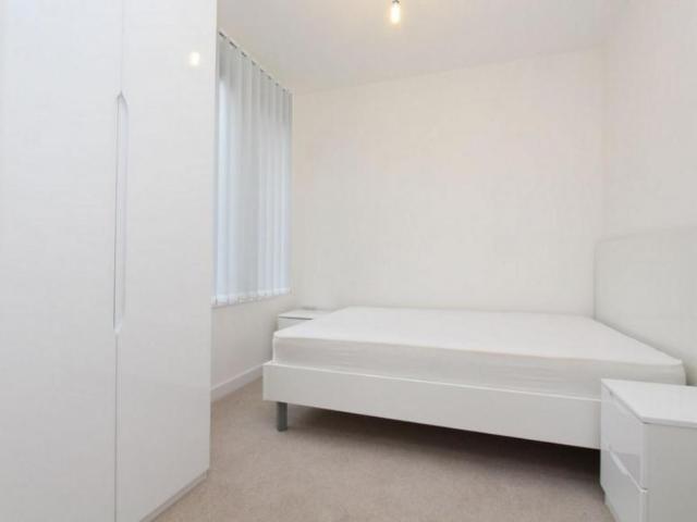For Rent 4 Bedroom Shared Living/roommate London London DS90559651