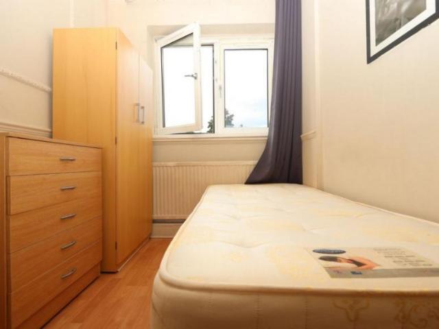 For Rent 4 Bedroom Shared Living/roommate London London DS90559633