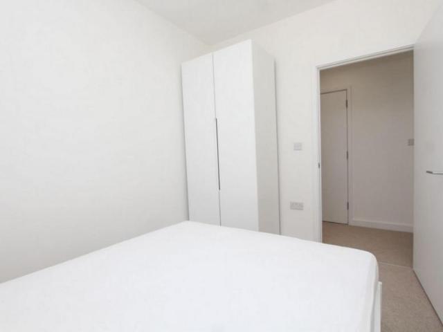 For Rent 4 Bedroom Shared Living/roommate London London DS90559638