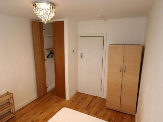 For Rent 4 Bedroom Shared Living/roommate London London DS90559762