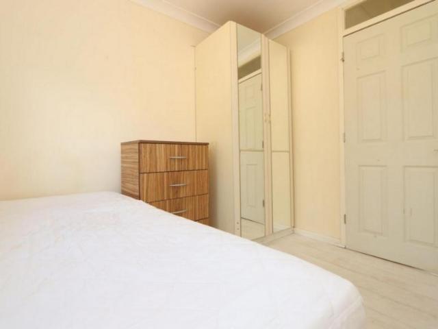 For Rent 4 Bedroom Shared Living/roommate London London DS90559765