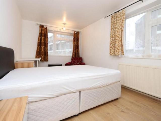 For Rent 4 Bedroom Shared Living/roommate London London DS90559703