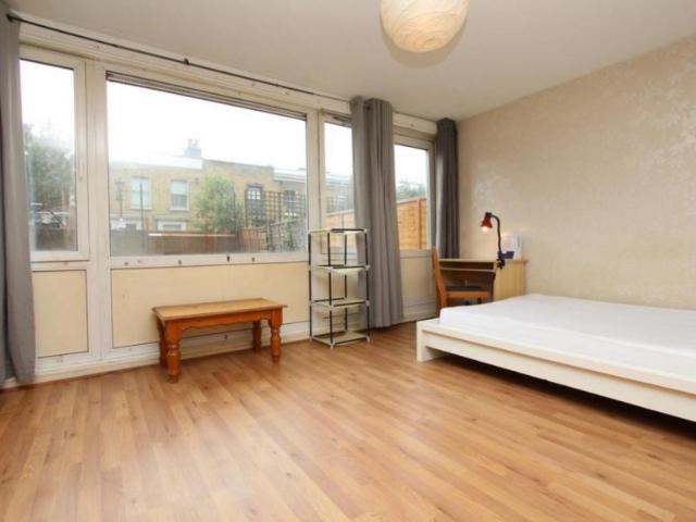 For Rent 4 Bedroom Shared Living/roommate London London DS90559878