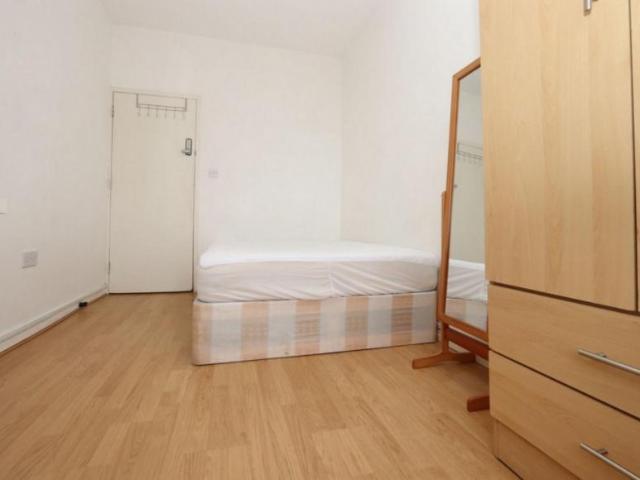 For Rent 4 Bedroom Shared Living/roommate London London DS90559807