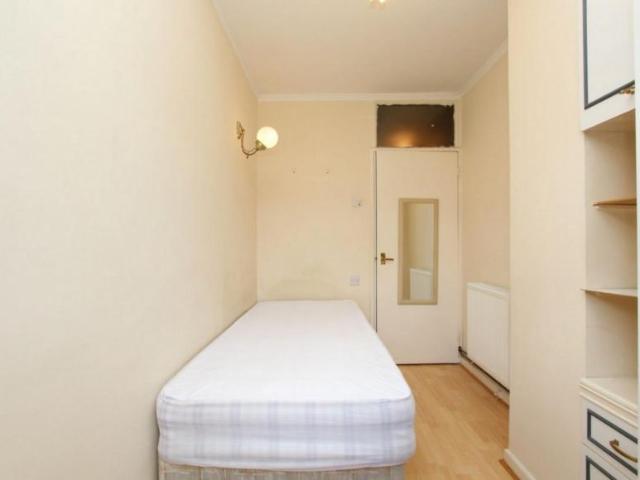 For Rent 4 Bedroom Shared Living/roommate London London DS90559819