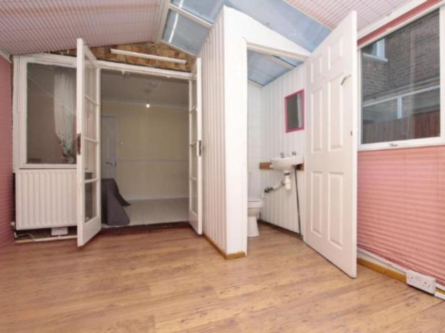 For Rent 4 Bedroom Shared Living/roommate London London DS90559944