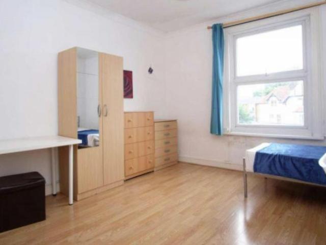 For Rent 4 Bedroom Shared Living/roommate London London DS90559946