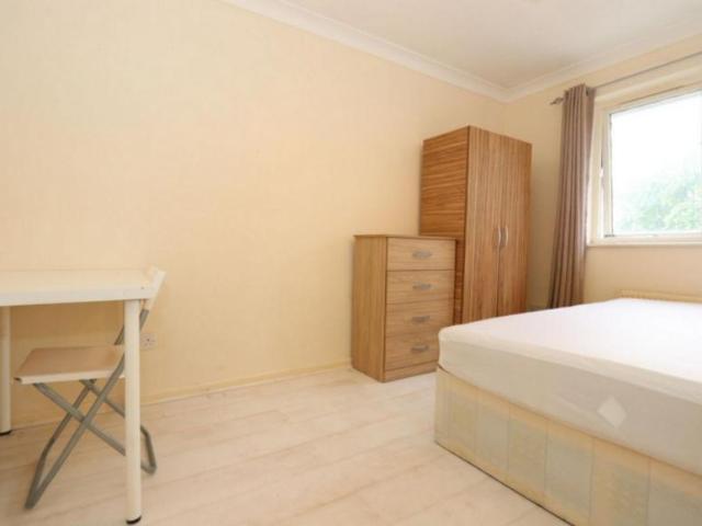 For Rent 4 Bedroom Shared Living/roommate London London DS90559956