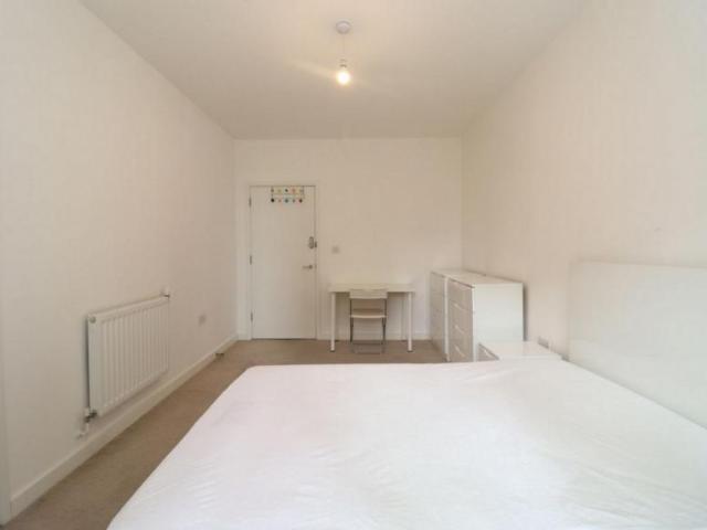 For Rent 4 Bedroom Shared Living/roommate London London DS90559970