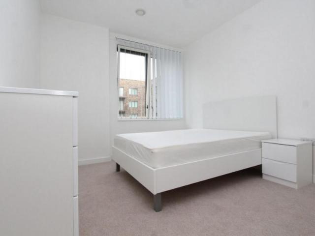 For Rent 4 Bedroom Shared Living/roommate London London DS90559982