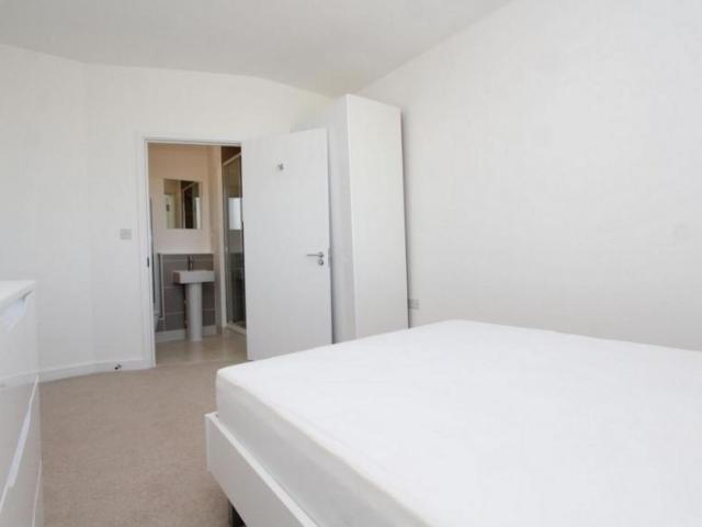 For Rent 4 Bedroom Shared Living/roommate London London DS90559984