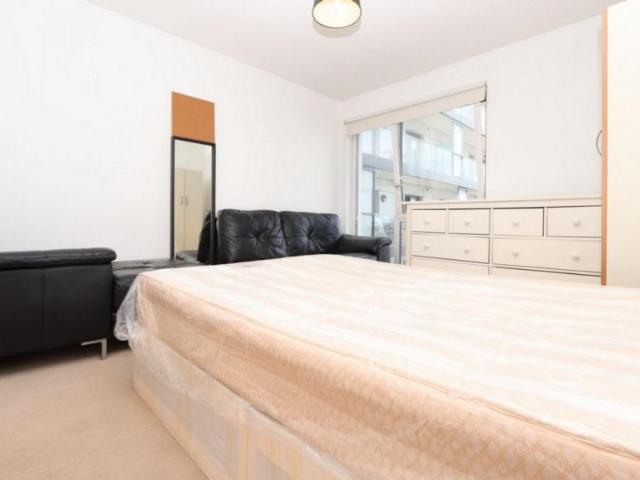 For Rent 4 Bedroom Shared Living/roommate London London DS90559997