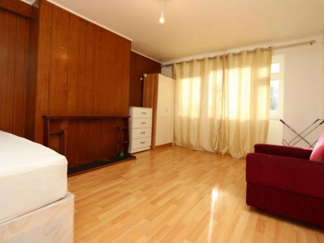 For Rent 4 Bedroom Shared Living/roommate London London DS90559905