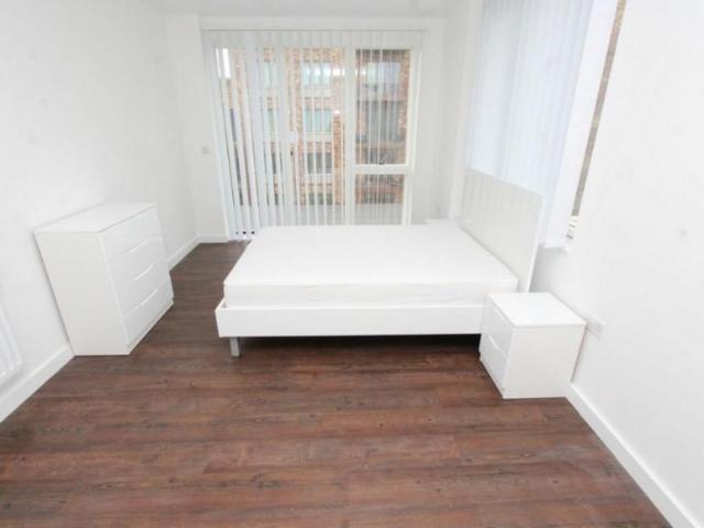 For Rent 4 Bedroom Shared Living/roommate London London DS90559908