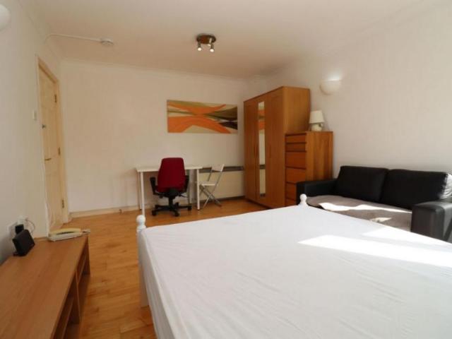 For Rent 4 Bedroom Shared Living/roommate London London DS90559912