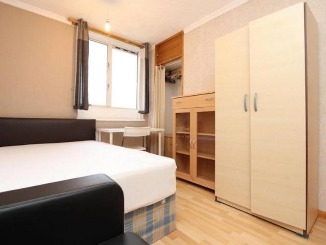 For Rent 4 Bedroom Shared Living/roommate London London DS90559917