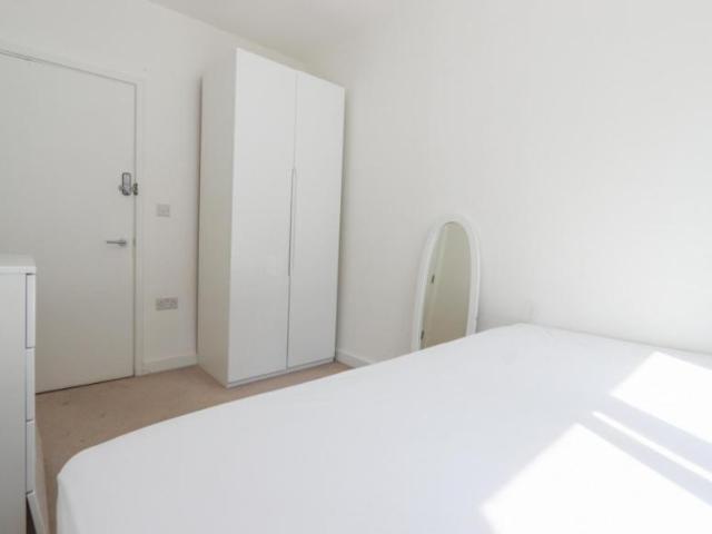 For Rent 4 Bedroom Shared Living/roommate London London DS90560053